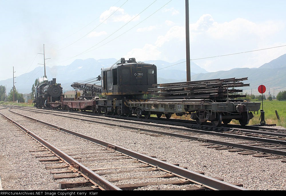 UP 618 with crane C-280